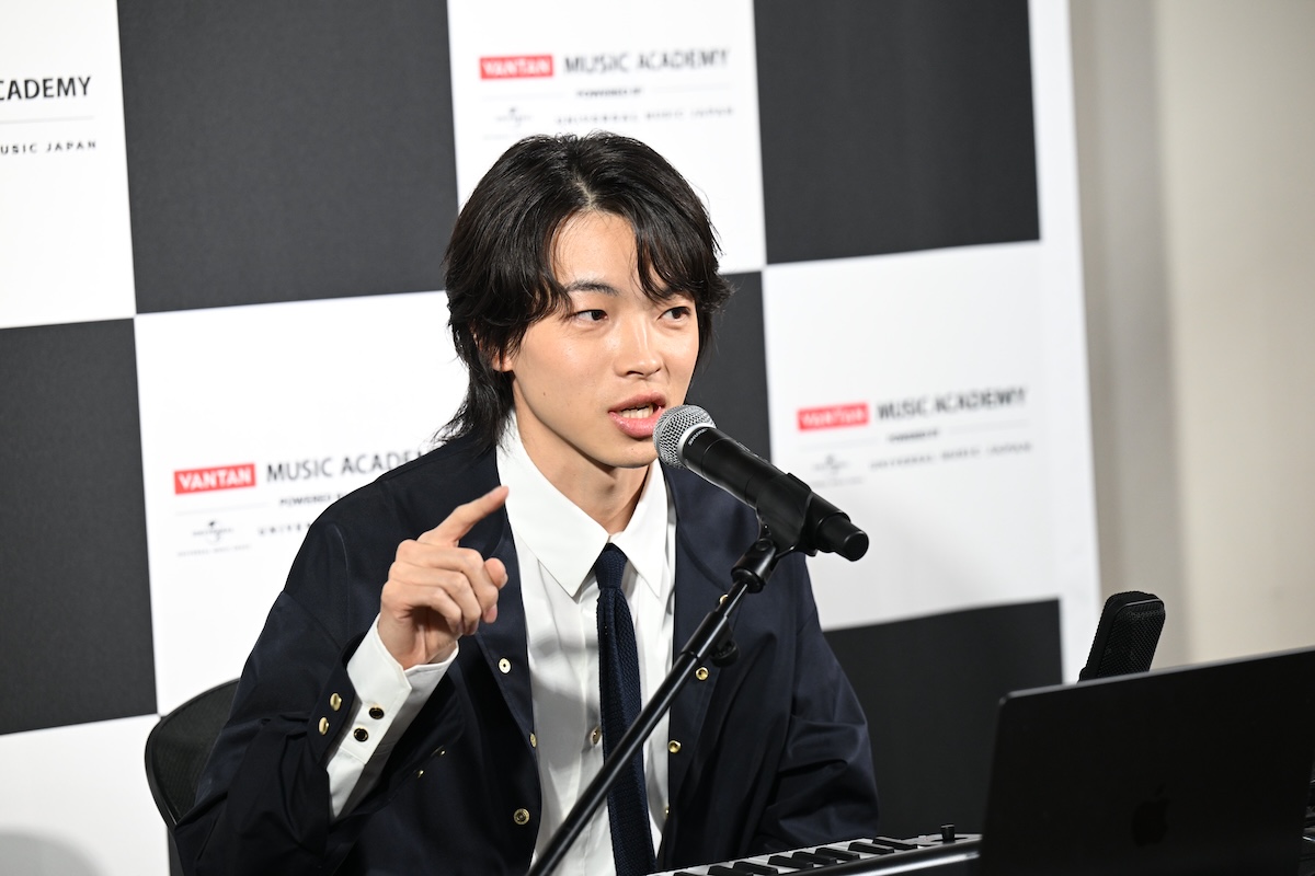 新世代アーティスト、imaseさんが楽曲プロセスを生披露＆生解説！来年4月開校「バンタンミュージックアカデミー」特別授業｜リアルプレス