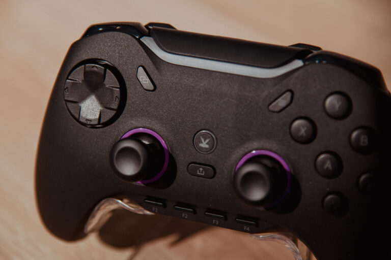 超人気ストリーマー・k4senも絶賛！ Void Gamingの新コントローラー「GENESIS」はeスポーツ入門者にこそ推せる一台｜リアルプレス